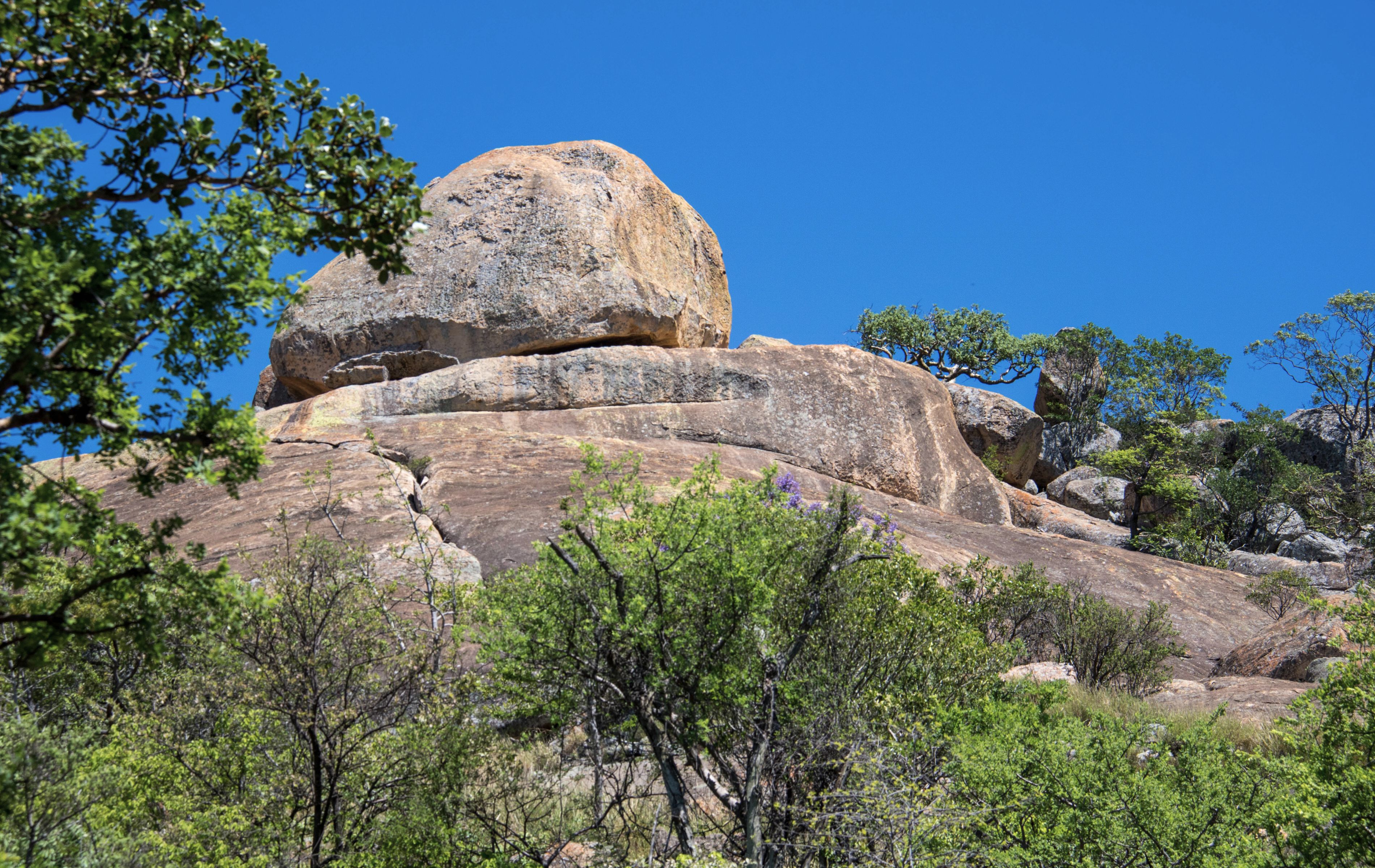 The sacred Matobo Hills, a dramatic showroom of 3000 ancient rock-art ...